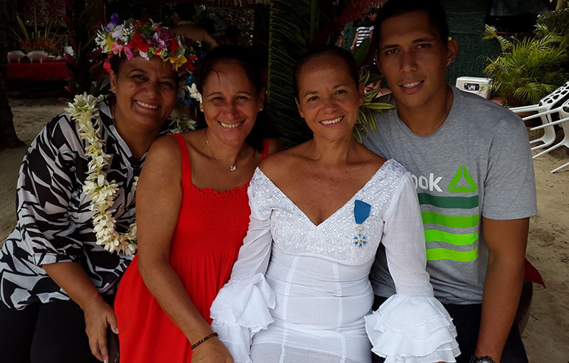 Gabilou et Moeata décorés de l’ordre national du mérite - Radio1 Tahiti