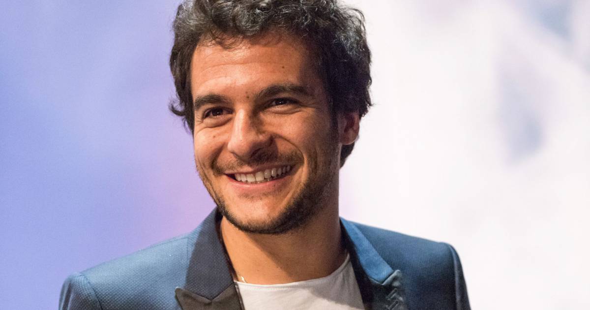 Amir voit le monde à l’envers dans le clip « Au coeur de moi ...