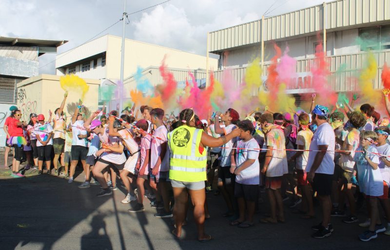 2 500 participants à la Color Fun Run - Radio1 Tahiti
