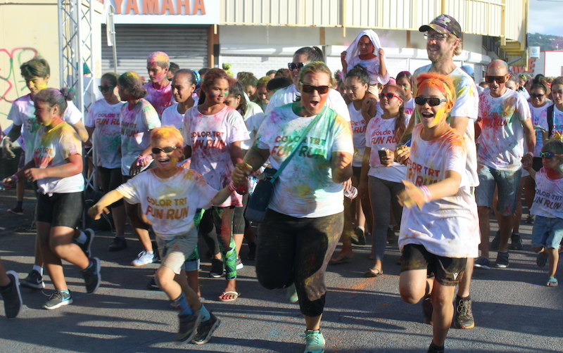 2 500 participants à la Color Fun Run - Radio1 Tahiti