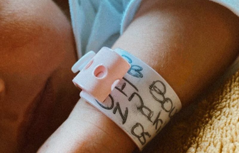 Matahari Bousquet et Kevin Bourez ont eu une petite fille - Radio1 Tahiti