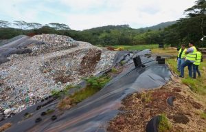 Déchets : Fenua Ma temporise sur son marché à huit milliards de francs ...