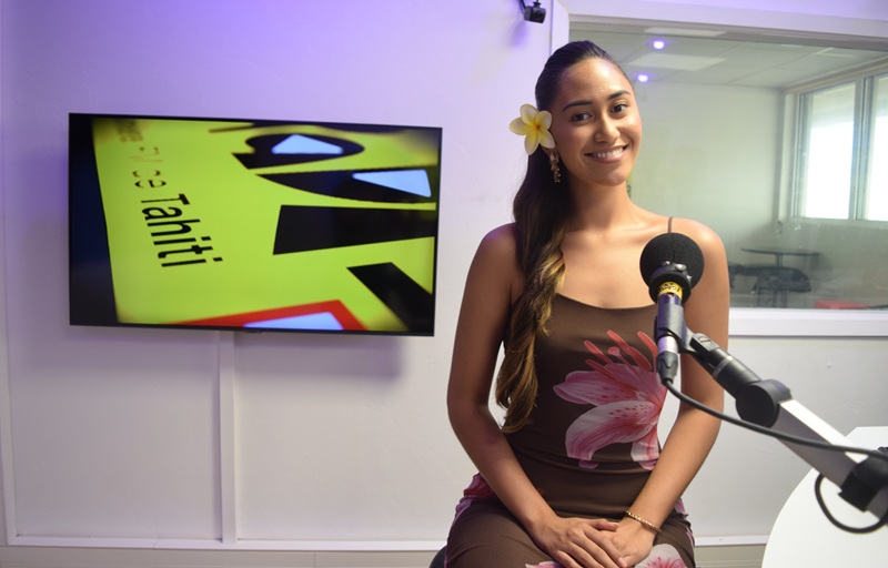 Entre deux vols, Heimiri Huri met le cap sur Miss Tahiti - Radio1 Tahiti